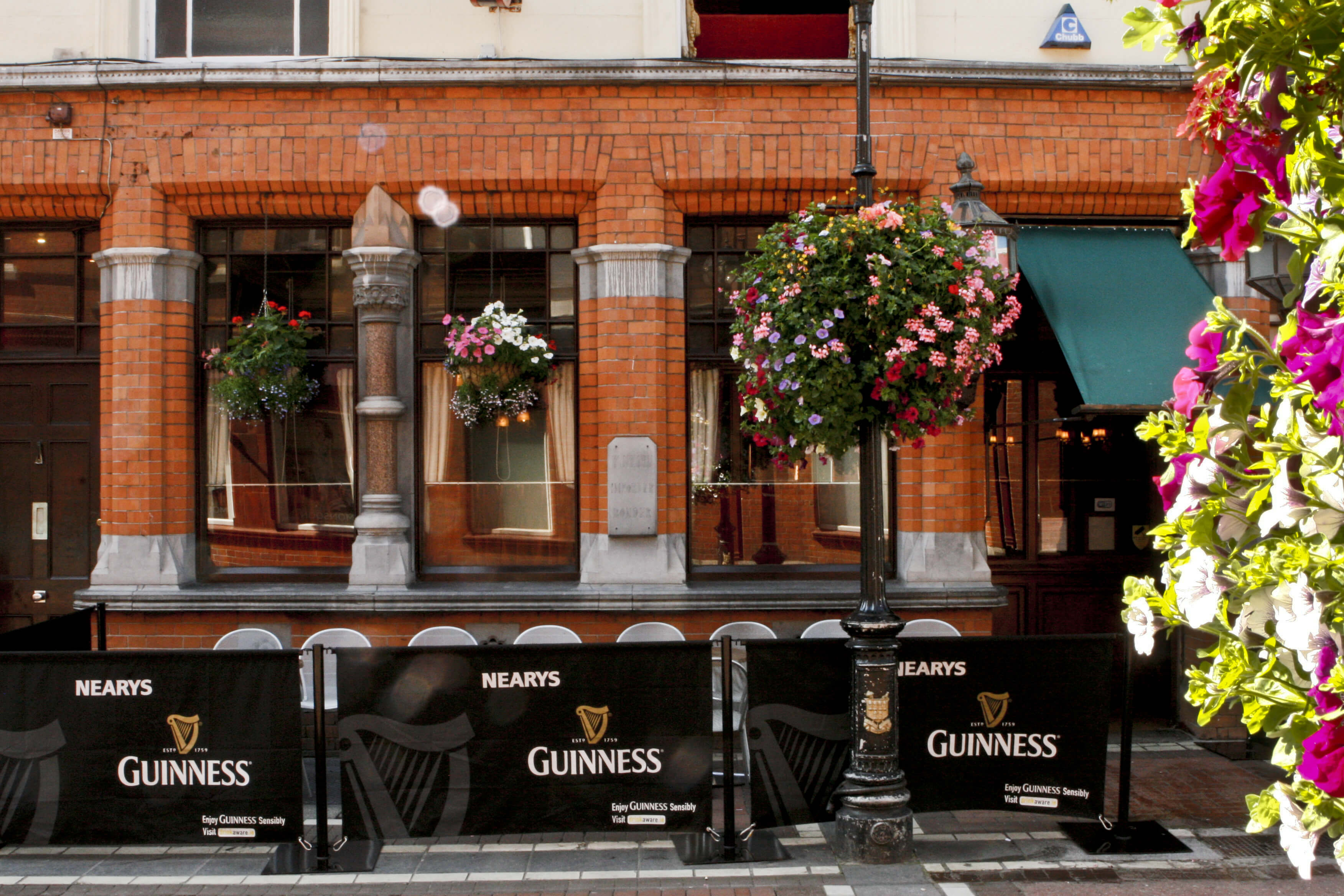 Neary’s - Irish Pubs