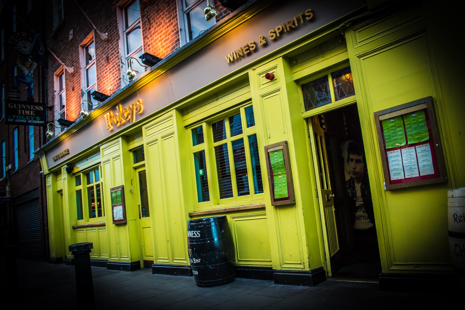Foleys Bar - Irish Pubs